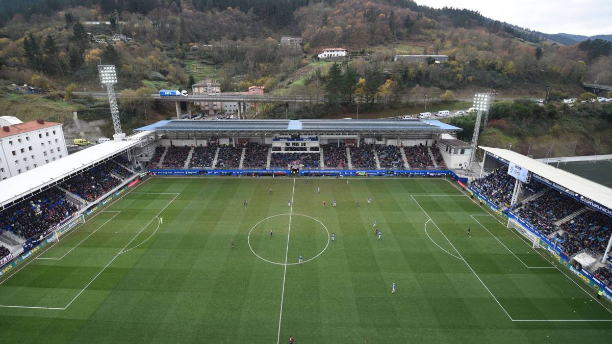 El césped de Ipurua estará a punto y ya no preocupa - AS.com