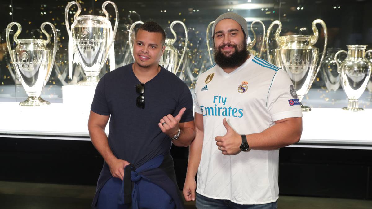 Las estrellas de la WWE Rusev y Épico Colón visitan el Bernabéu - AS.com