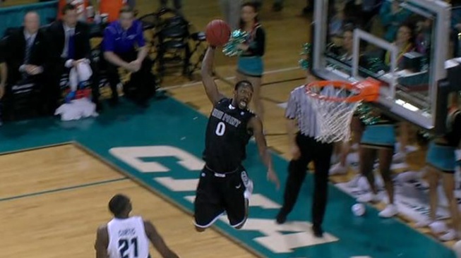 El mejor mate del baloncesto universitario - AS.com