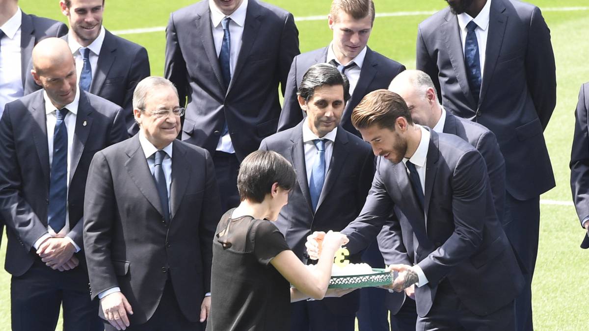 Vídeo: Real Madrid surprise Sergio Ramos with a birthday cake - AS.com