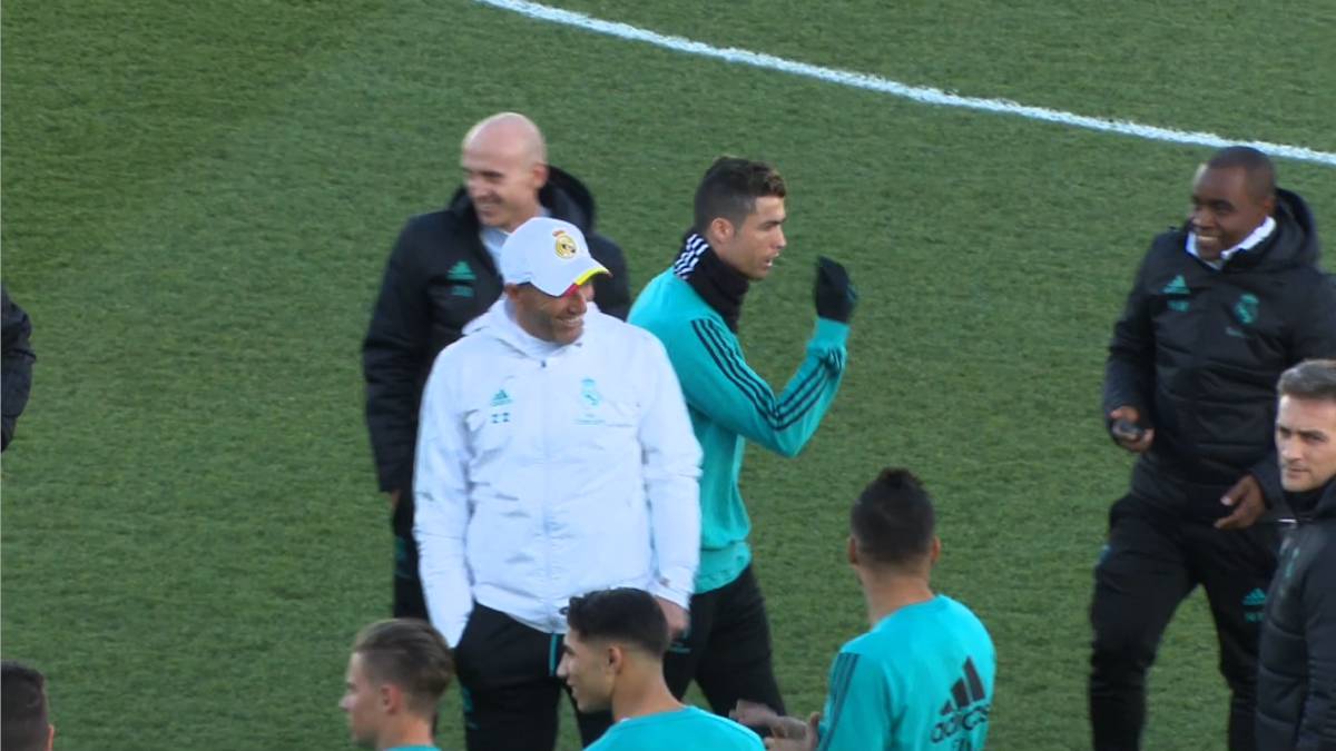 Vídeo: Cristiano se cansa de la calma de Zidane... así reacciona - AS.com